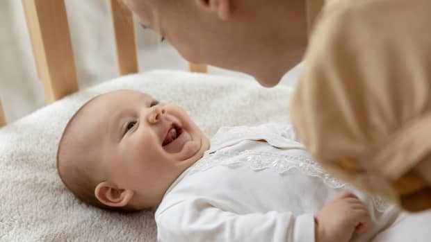 Mom Captures Baby Babbling Like She's Talking Full Sentences and We're ...