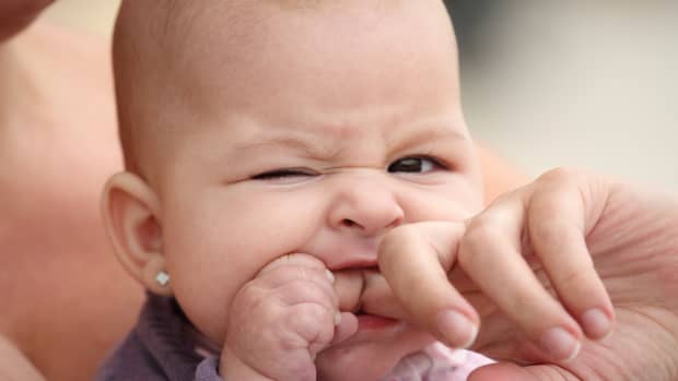 Mom Tries Green Onion Hack for Teething and Baby’s Reaction Is ...