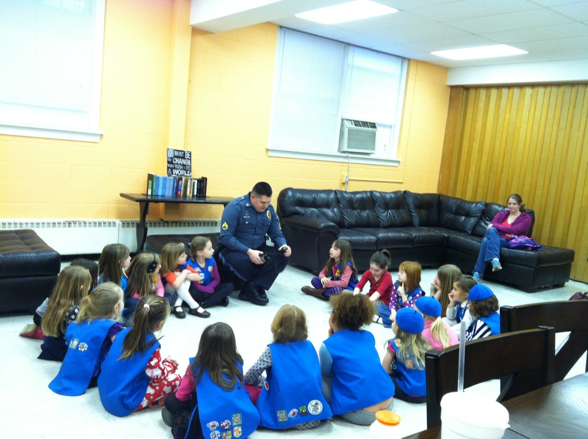 Daisy Girl Scouts: Earning the Respect Authority Petal - WeHaveKids