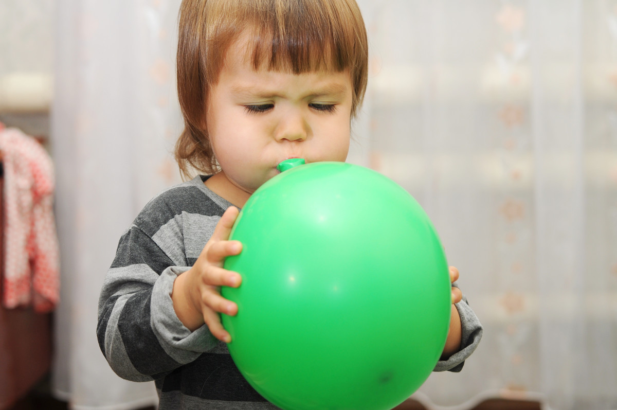 Mom’s Genius Balloon Hack Has Toddler Daughter Squealing With Delight ...