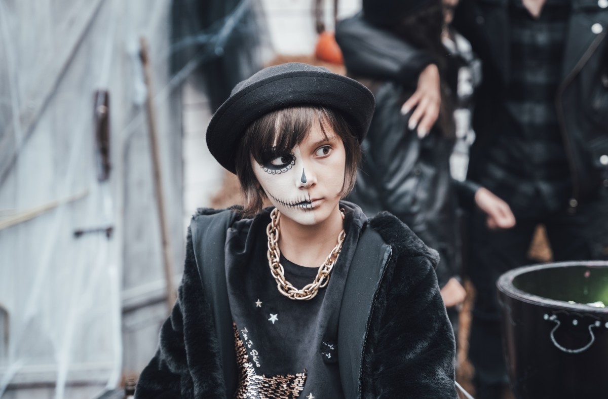 Kid “Comes Out” to Dad as Goth and It’s the Funniest Thing Ever ...