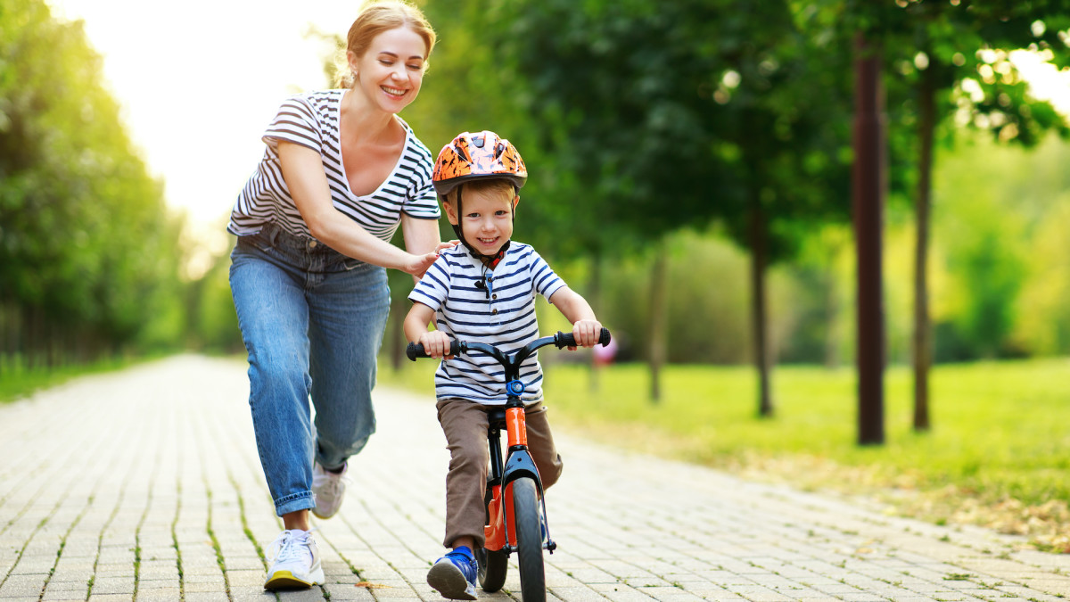 Mom Swears You Can Teach a Kid How to Ride a Bike With a Towel ...