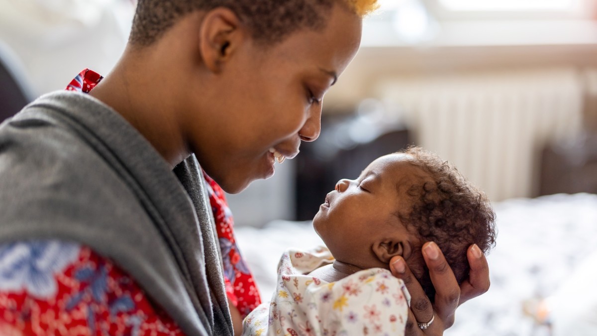 Mom Bonds With Her Newborn by ‘Taking an Interest in Their Hobbies ...