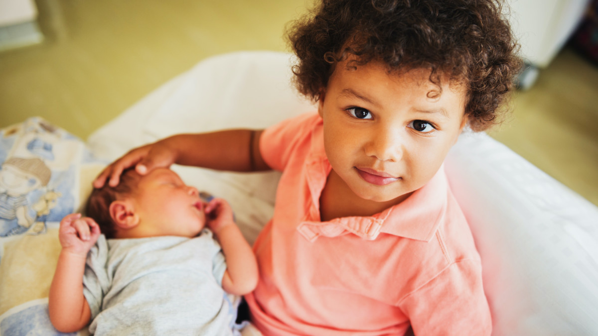 Sneaky Mom Uses M&Ms to 'Pavlov' Her Toddler Into Liking Baby Brother ...