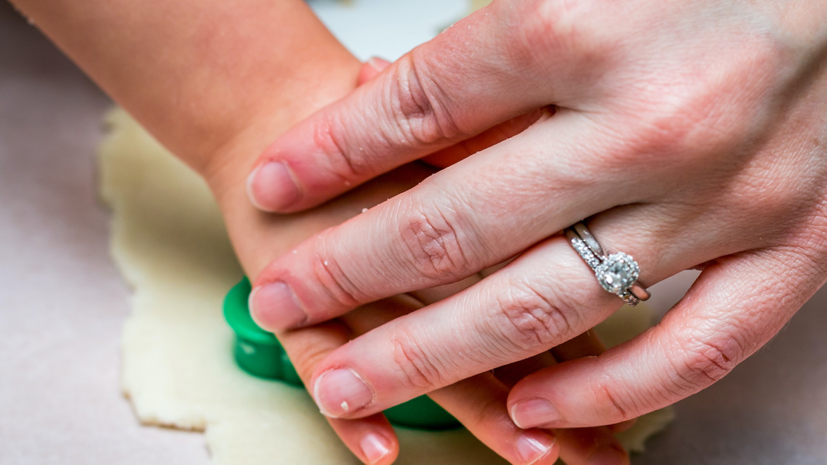 Unimpressed Kid Deems Mom's New Engagement Ring to Be a 'Baby Diamond ...