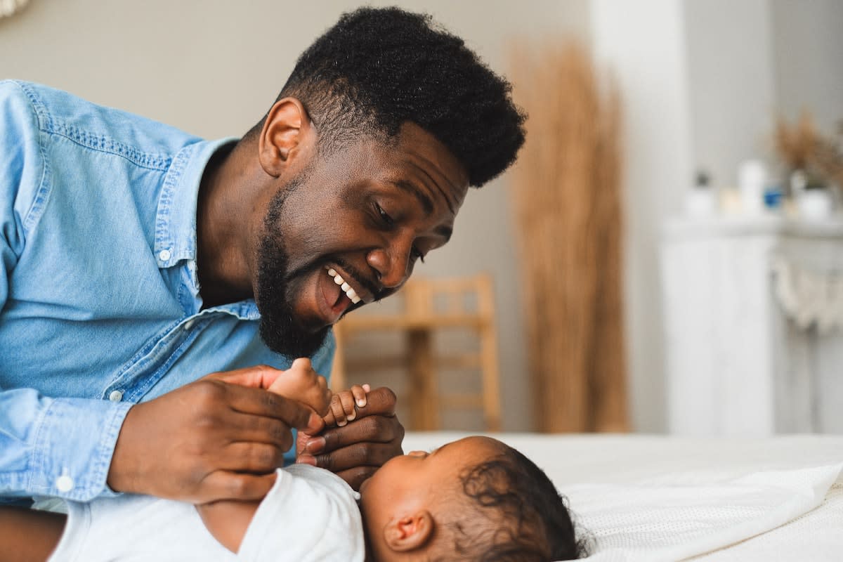 Actor Dad Sings to Newborn Son and He Adorably Sang Back - WeHaveKids