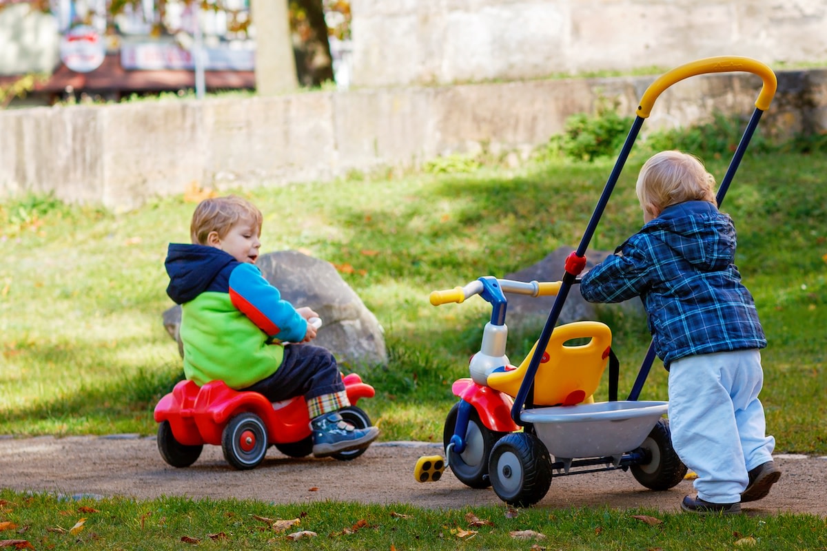 Parents Show the Difference in the Way 1-year-old Twins Ride Bikes and ...