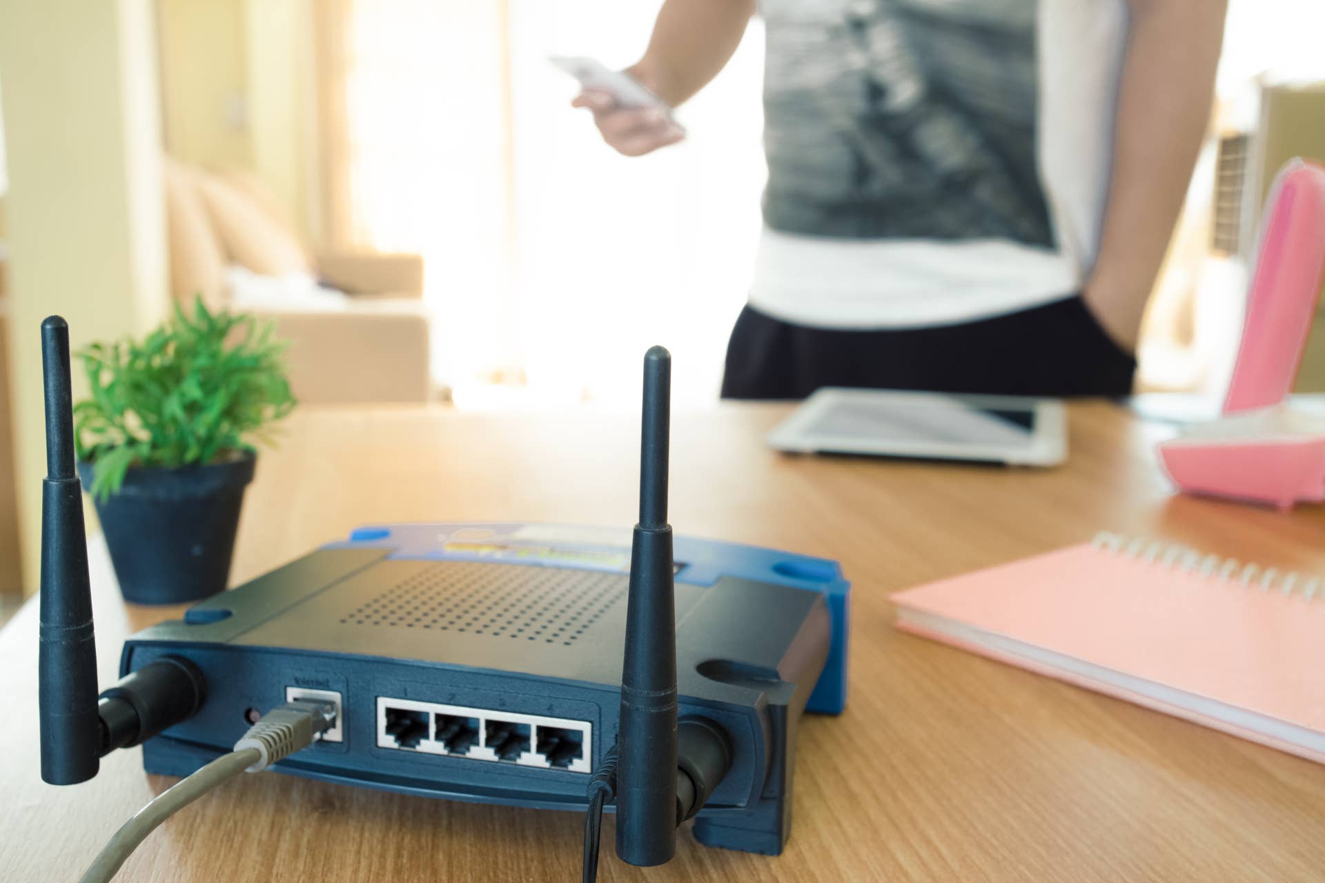 Mom Claims Unplugging Her WiFi Router Helped Son Sleep Through the ...
