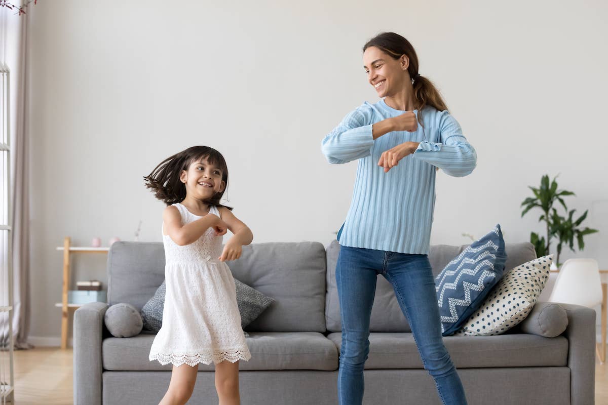 Mom Teaches Daughter a Classic 2000s Dance Routine - WeHaveKids