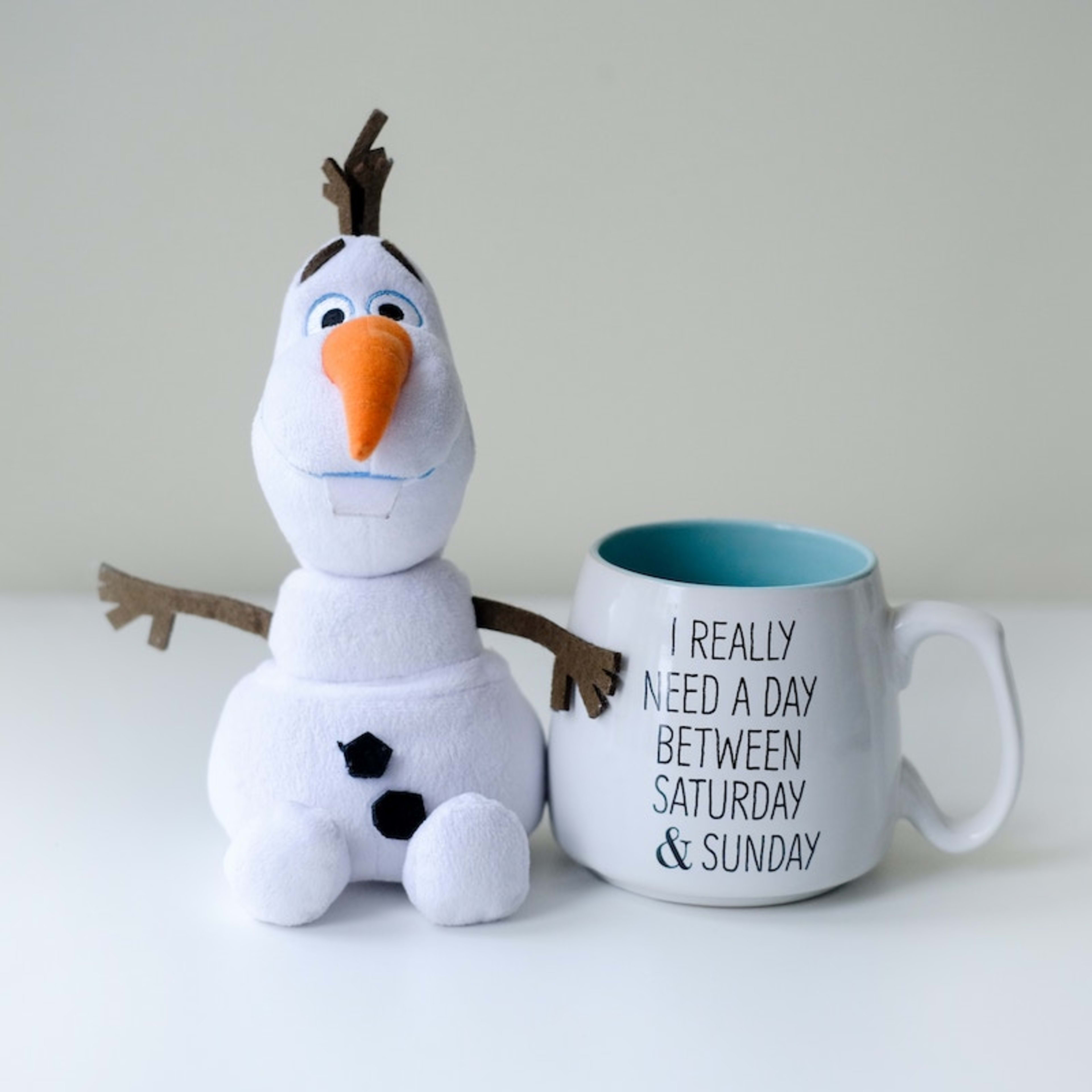 Toddler Is Not Impressed By Elsa Party Impersonator - WeHaveKids